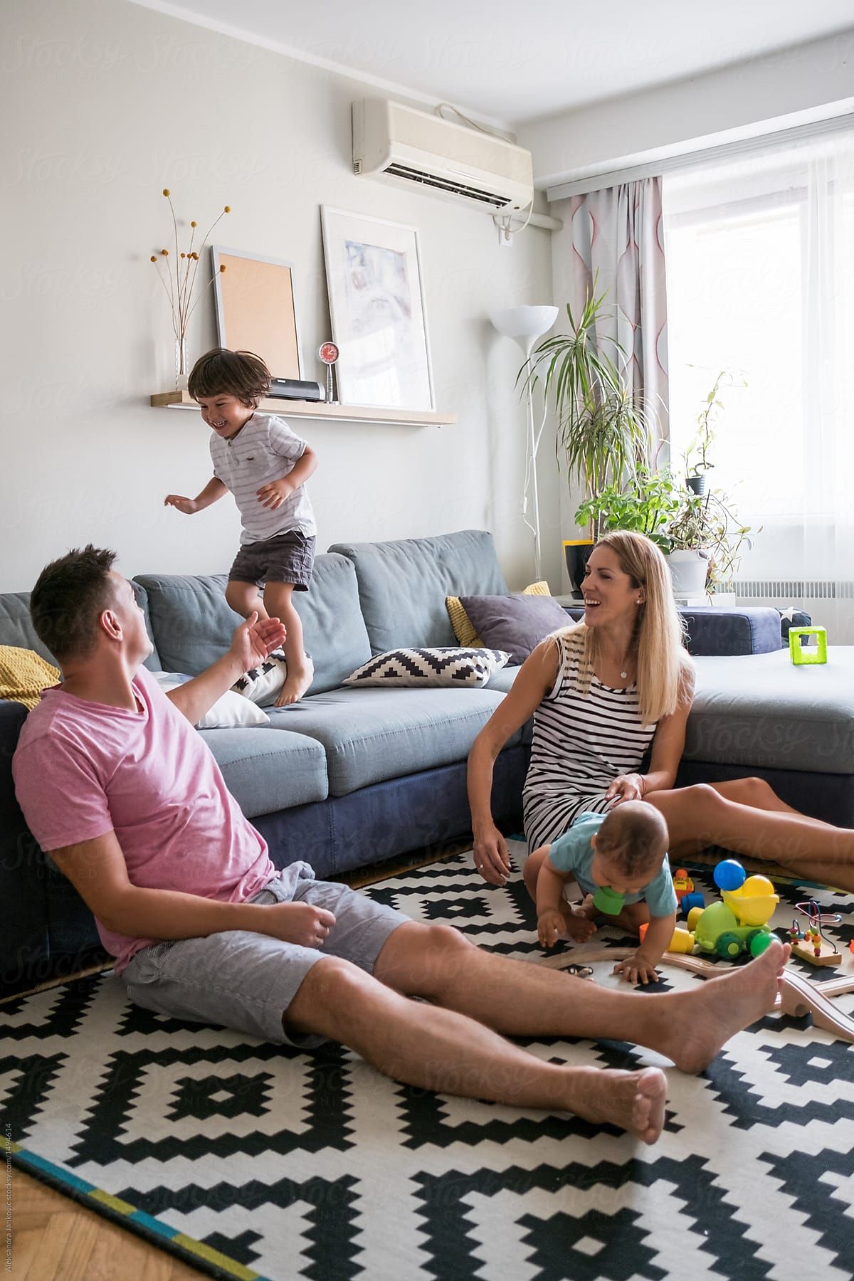 Best 7 indoor places to shoot your family photos - TrickyPhotoshop
